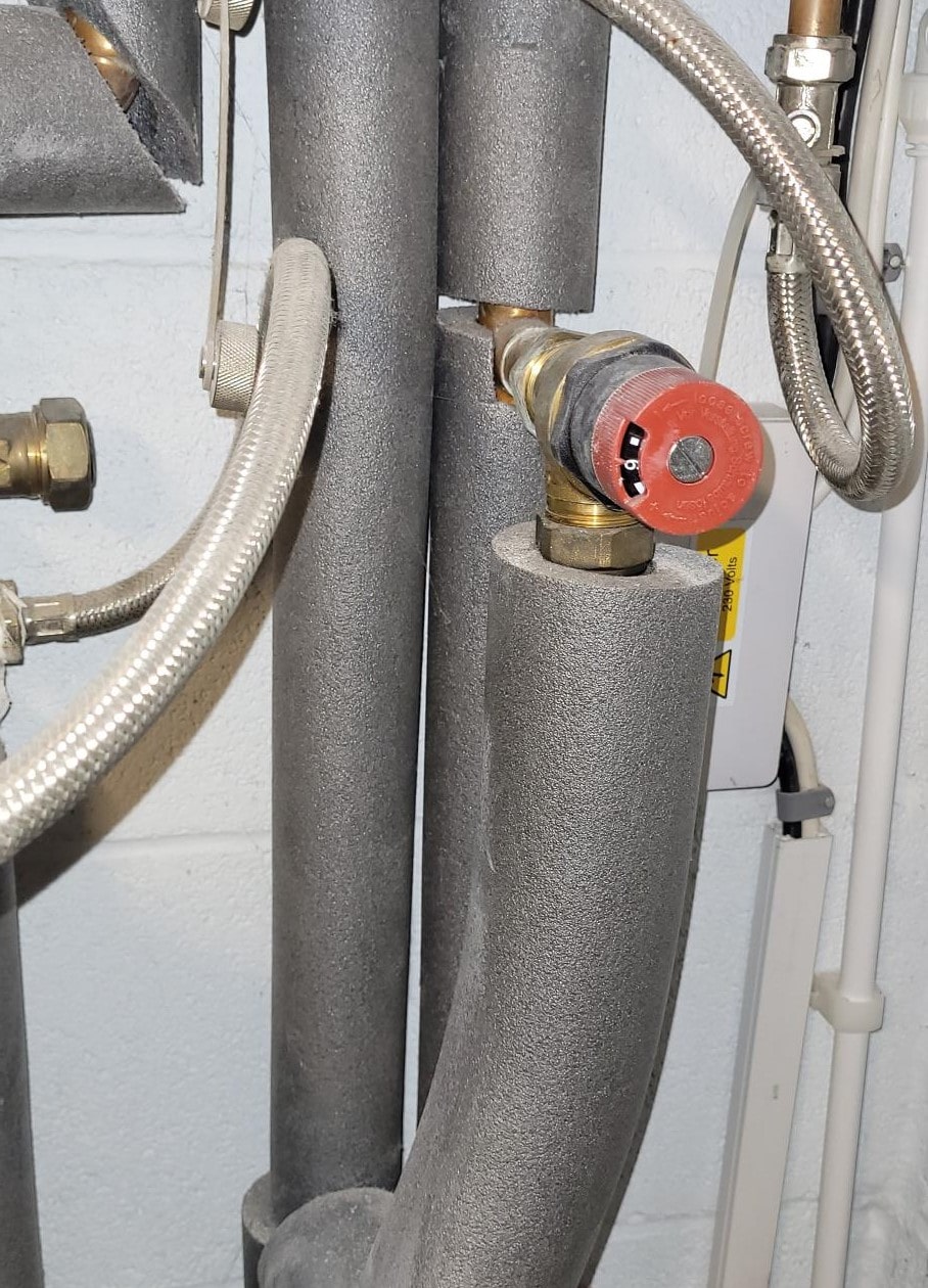 5 Ways To Protect Pipes in Winter | Burst Water Pipes