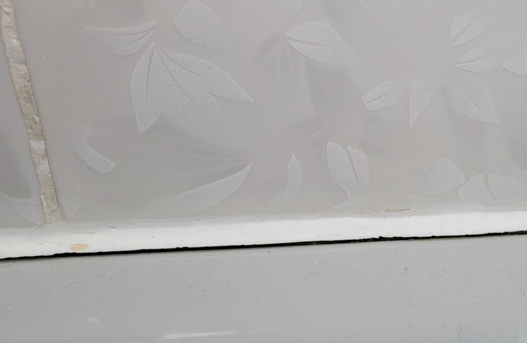 Water leaking from ceiling: Signs, causes and Who to Call